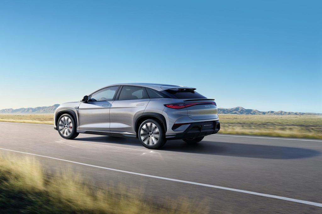 סי ליאון 7 של BYD מושק בישראל מול טסלה Y - TheCar חדשות רכב ותחבורה